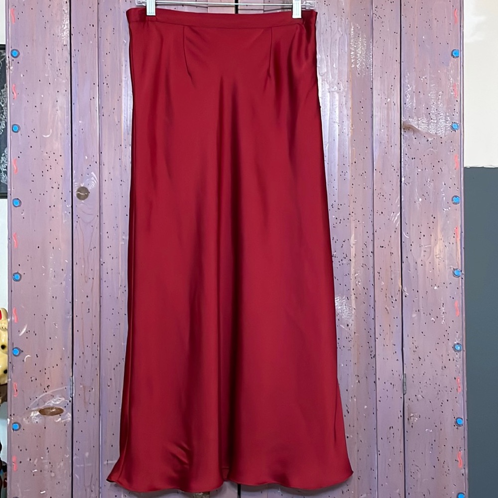 Jaclyn Smith Long Satin Red Skirt - Gem
